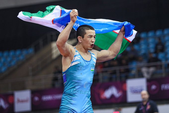 Sport kurashlari. O'zbekistonlik kurashchilarning ishtirokidan ajoyib ...