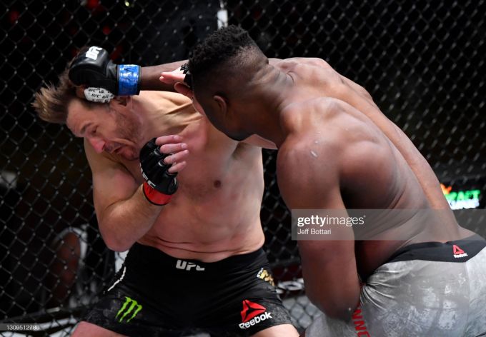 UFC 260. Kechaning markaziy jangi yakunlandi / Olamsport.com