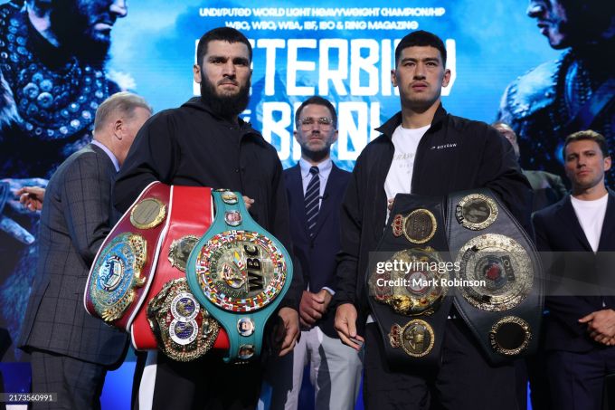 Beterbiev, Bivol va kamarlar. Bokschilar fotosessiyada qatnashishdi ...